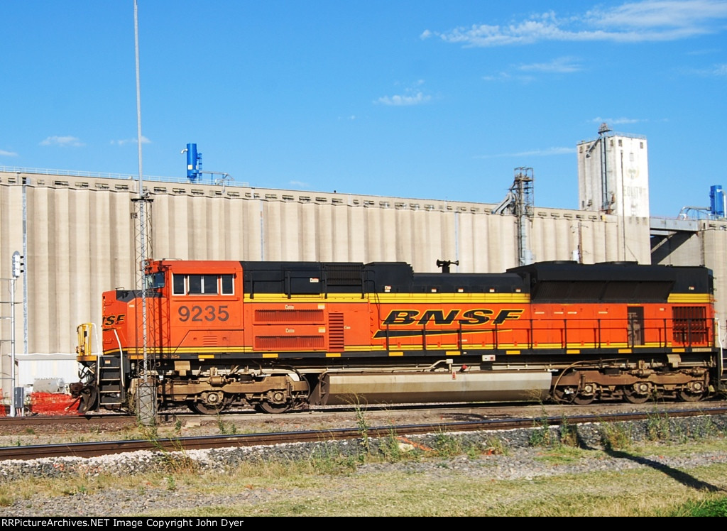 BNSF 9235